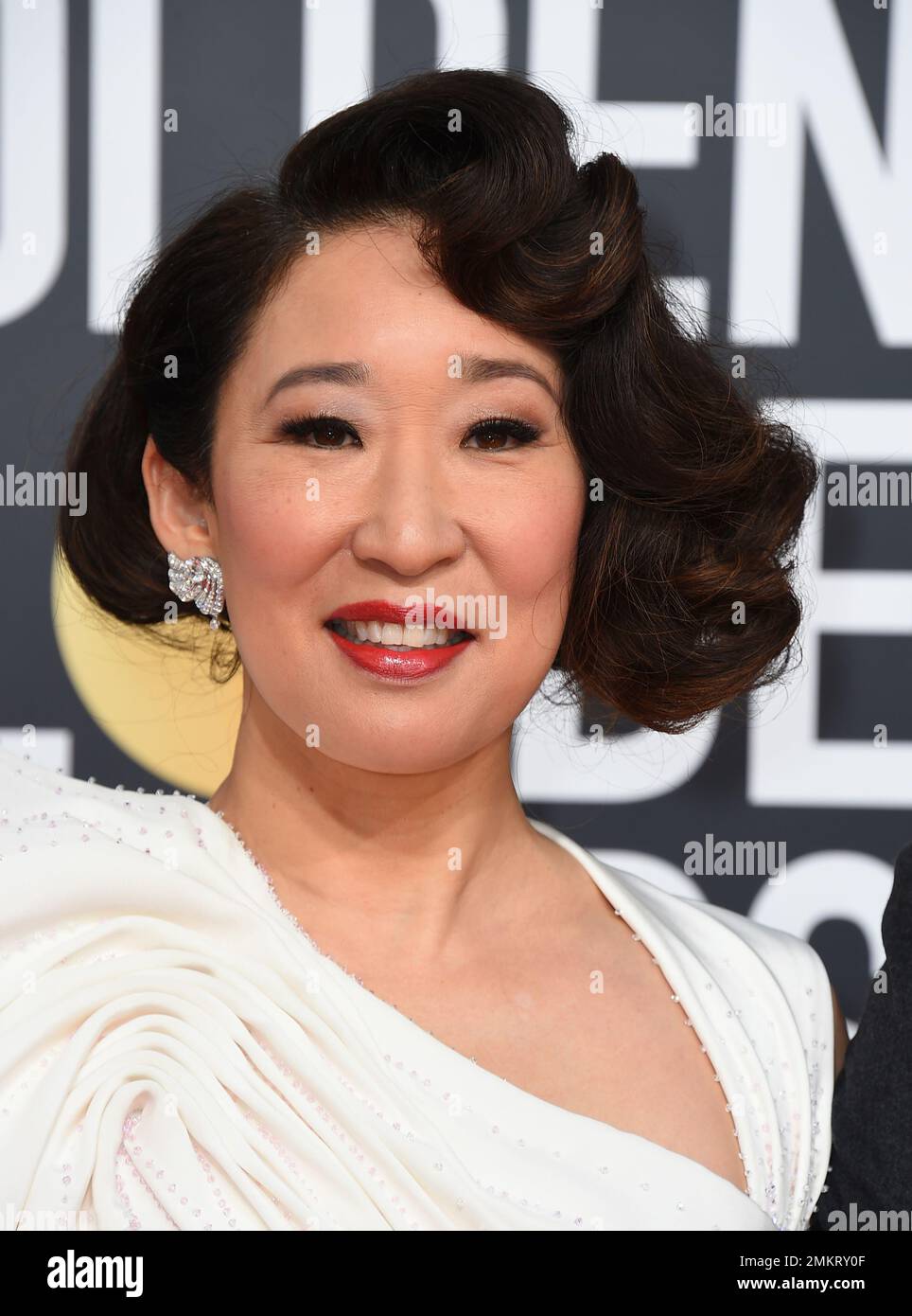 Sandra Oh arrives at the 76th annual Golden Globe Awards at the Beverly ...