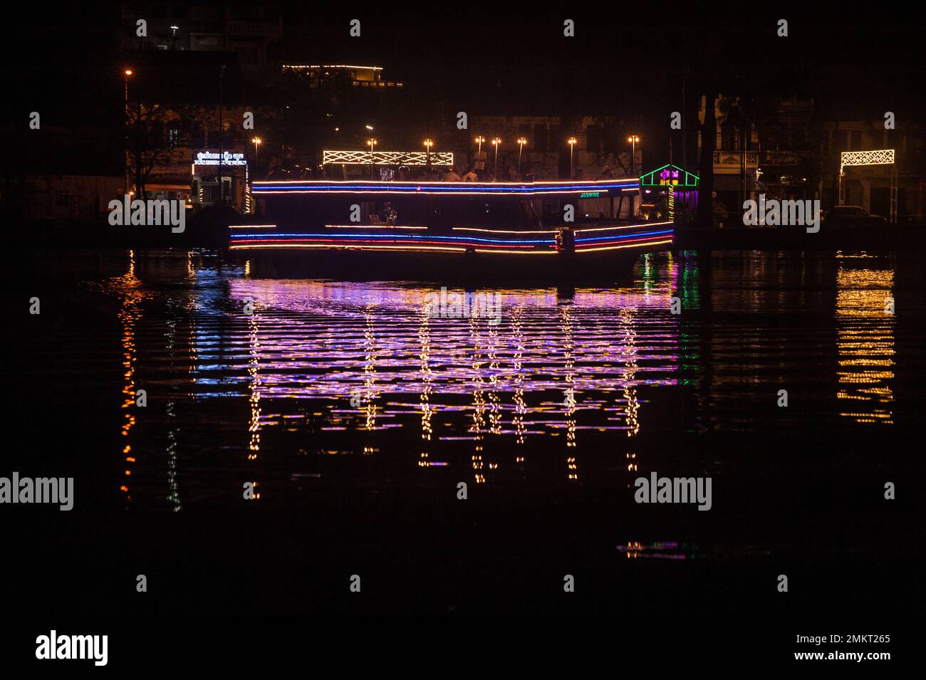 Asian restaurant on a boat hi-res stock photography and images - Alamy