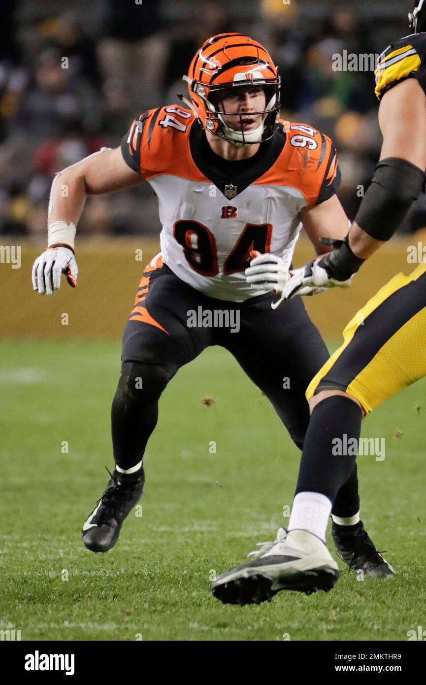 Cincinnati Bengals defensive end Sam Hubbard (94) plays against the ...
