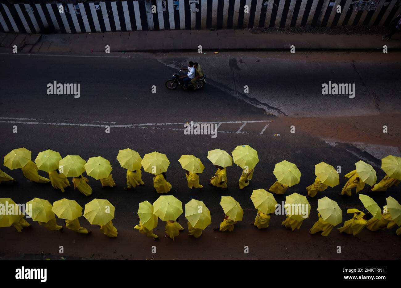 Followers of Narayana Guru, clad in yellow robes and holding yellow ...