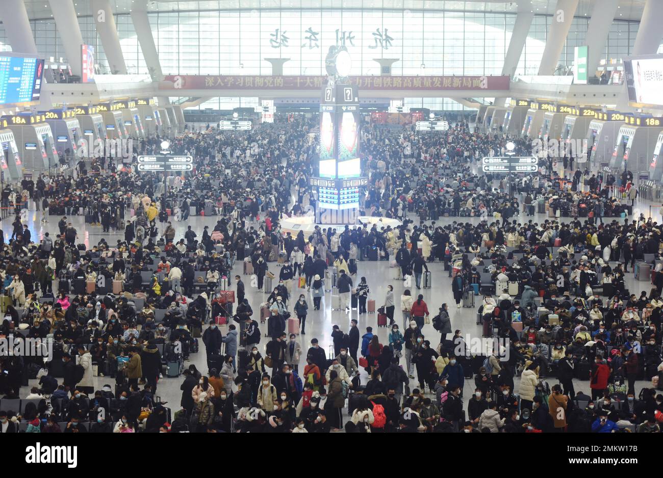 Hangzhoudong Railway Station sees the peak of return passenger flow on ...