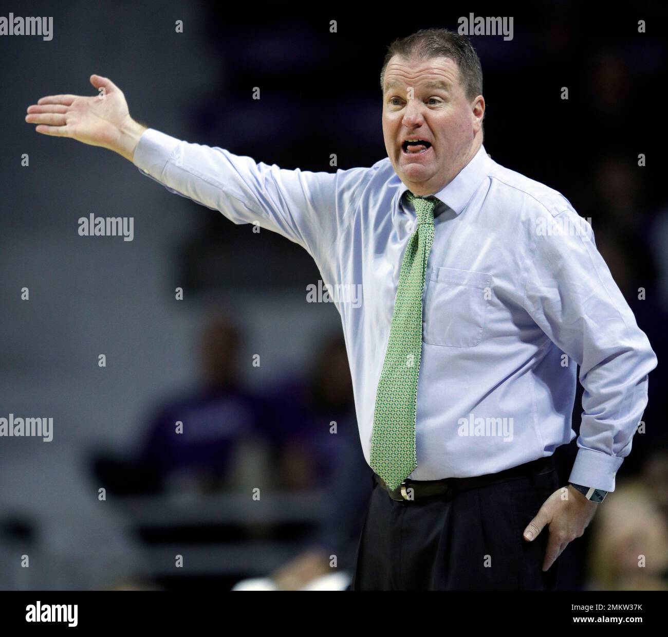 George Mason coach Dave Paulsen gestures during the first half of the ...