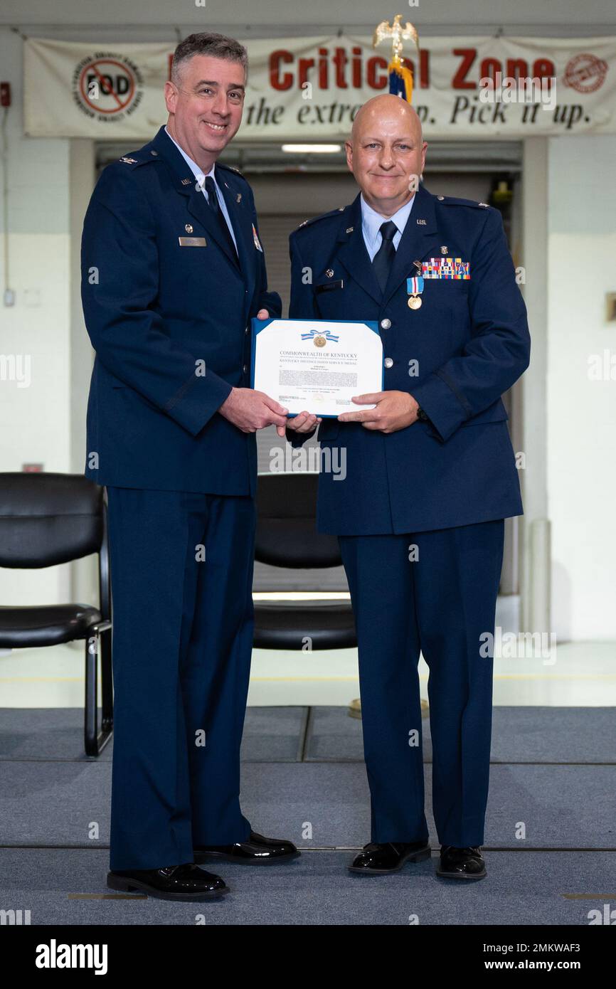 Col. Bruce Bancroft, left, commander of the 123rd Airlift Wing ...