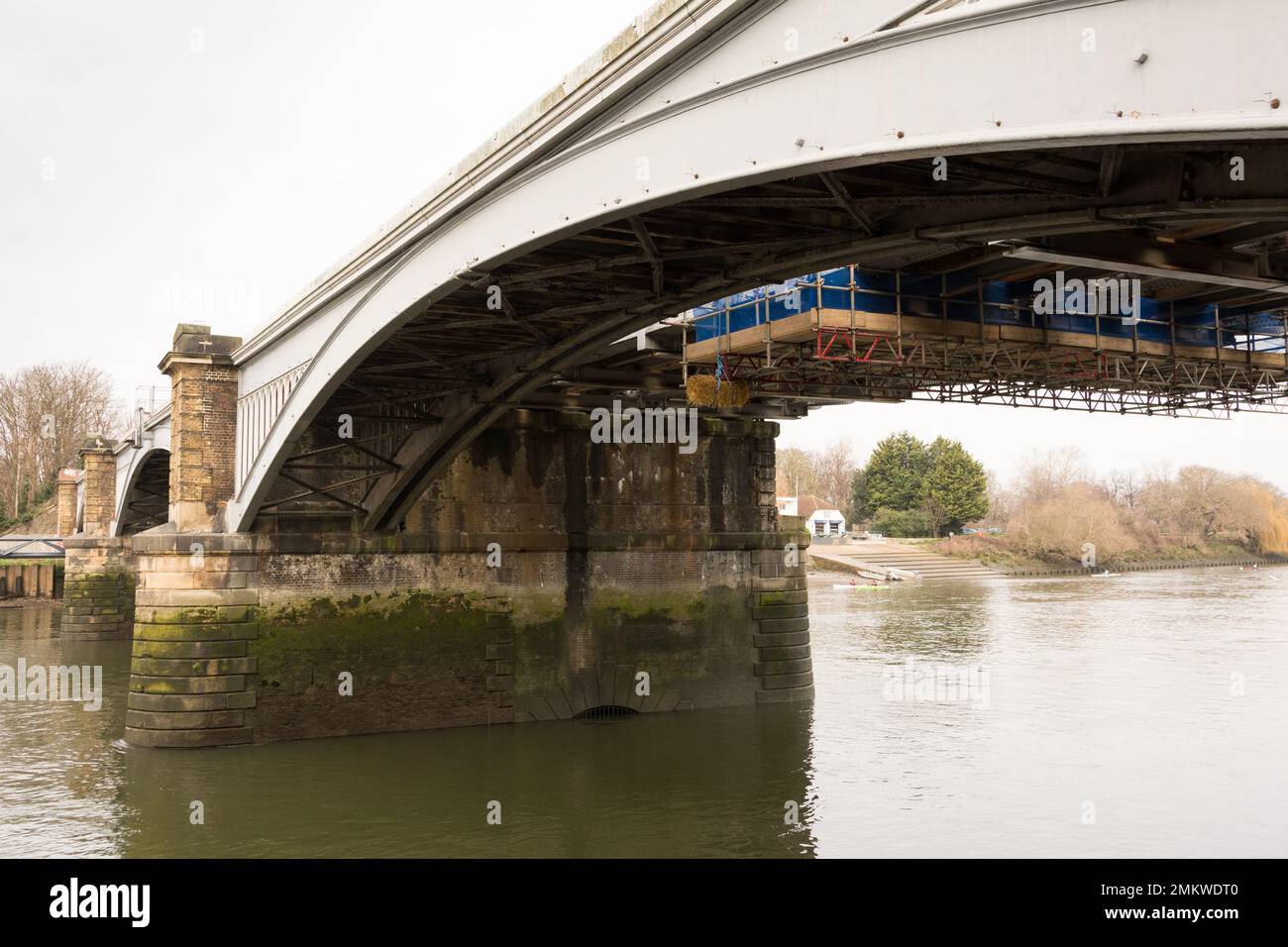 A straw bale hangs under Barnes Bridge to warn river craft of a change ...