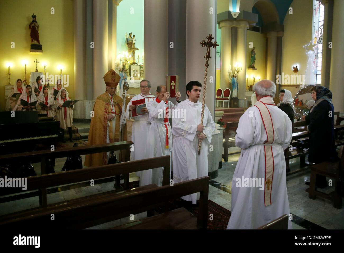 Iranian priests celebrate Christmas Mass at Saint Joseph Chaldean ...