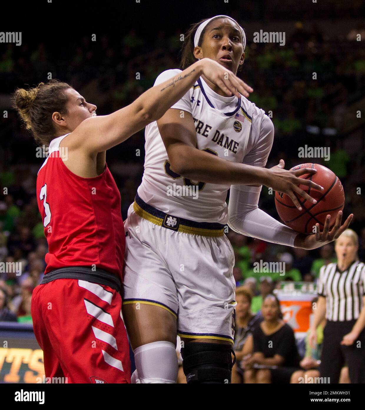 Notre Dame's Danielle Patterson (33) goes up for a shot as Western ...