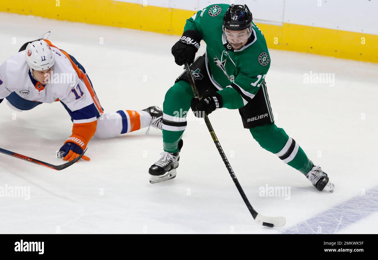 Dallas Stars center Devin Shore (17) moves the puck against New York ...