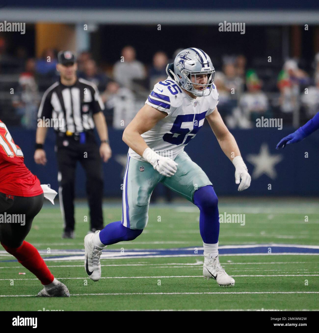Dallas Cowboys linebacker Leighton Vander Esch against the Tampa Bay ...
