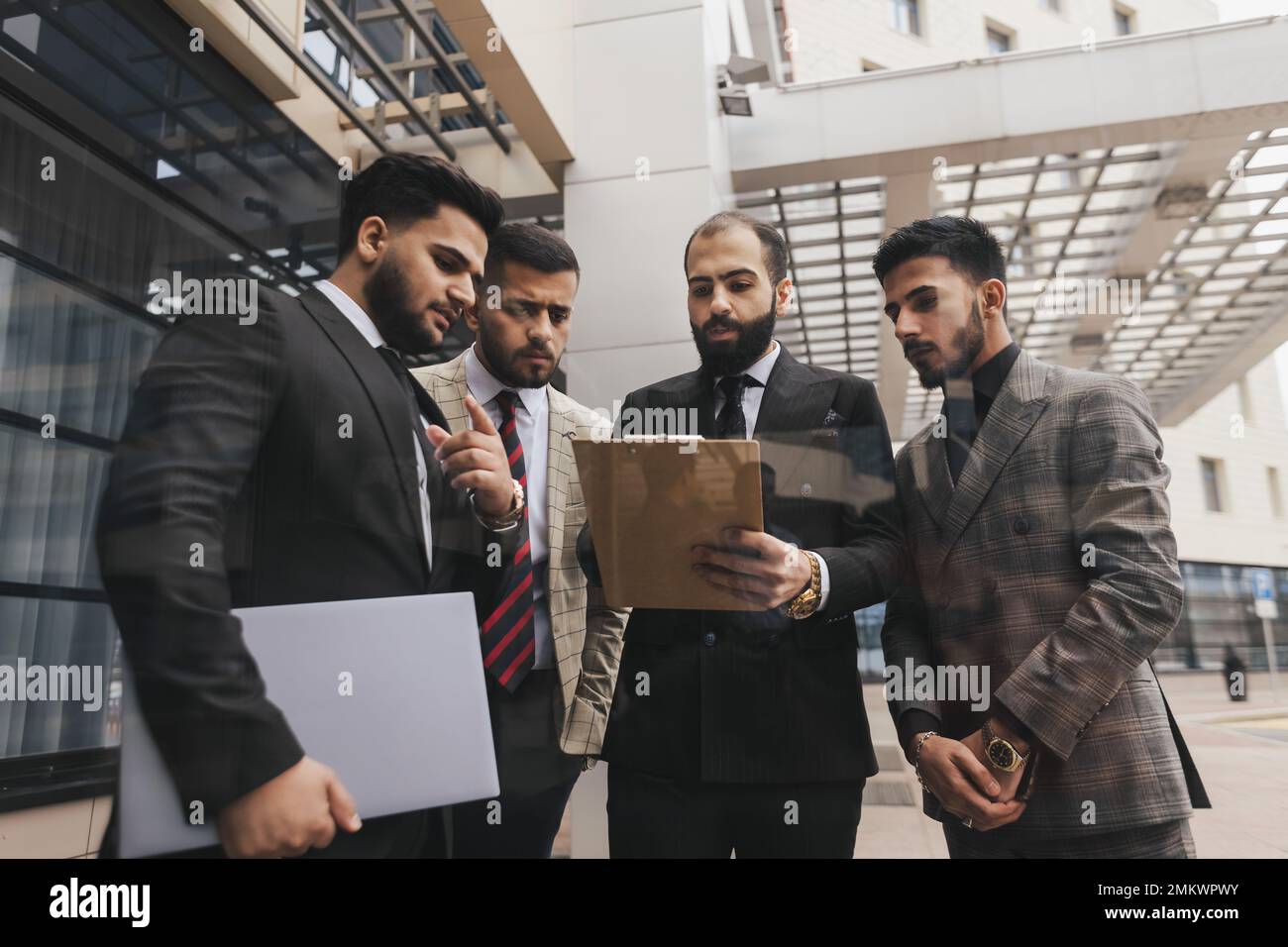 Cheerful office people and moments hi-res stock photography and images ...