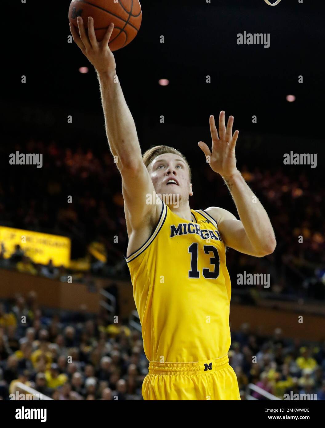 Michigan forward Ignas Brazdeikis makes a layup during the second half ...