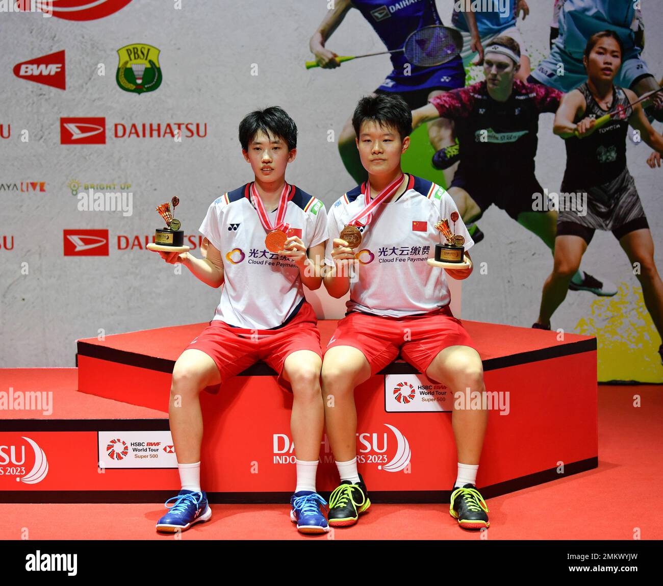 Jakarta, Indonesia. 29th Jan, 2023. Winners Liu Shengshu (R)/Zhang ...
