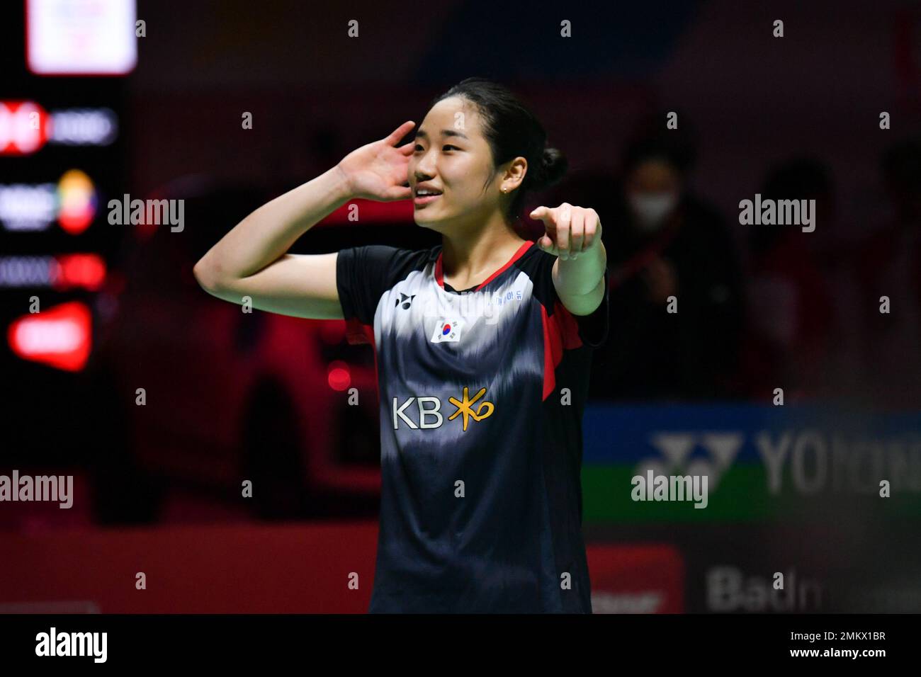 Badminton spectators hi-res stock photography and images - Alamy