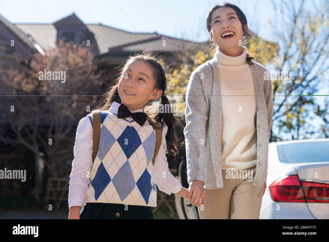 Mother pick up the kids from school Stock Photo - Alamy