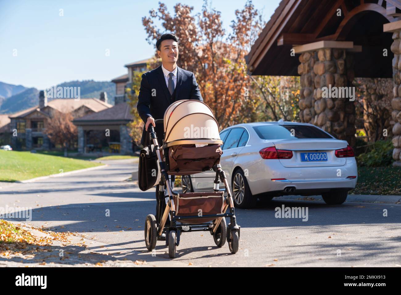 Pushing vehicles hi-res stock photography and images - Alamy