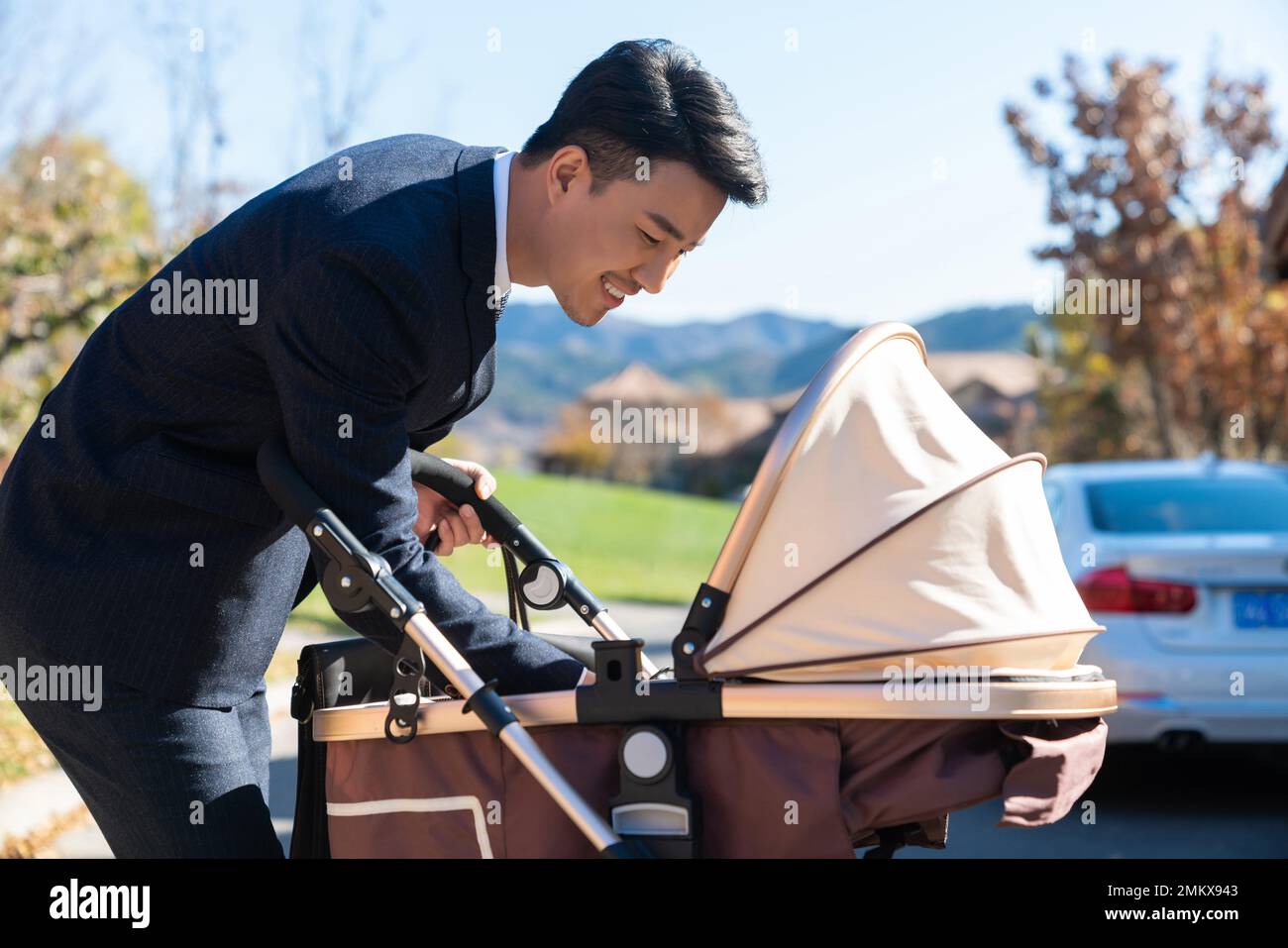 Parents pushing a pram hi-res stock photography and images - Alamy