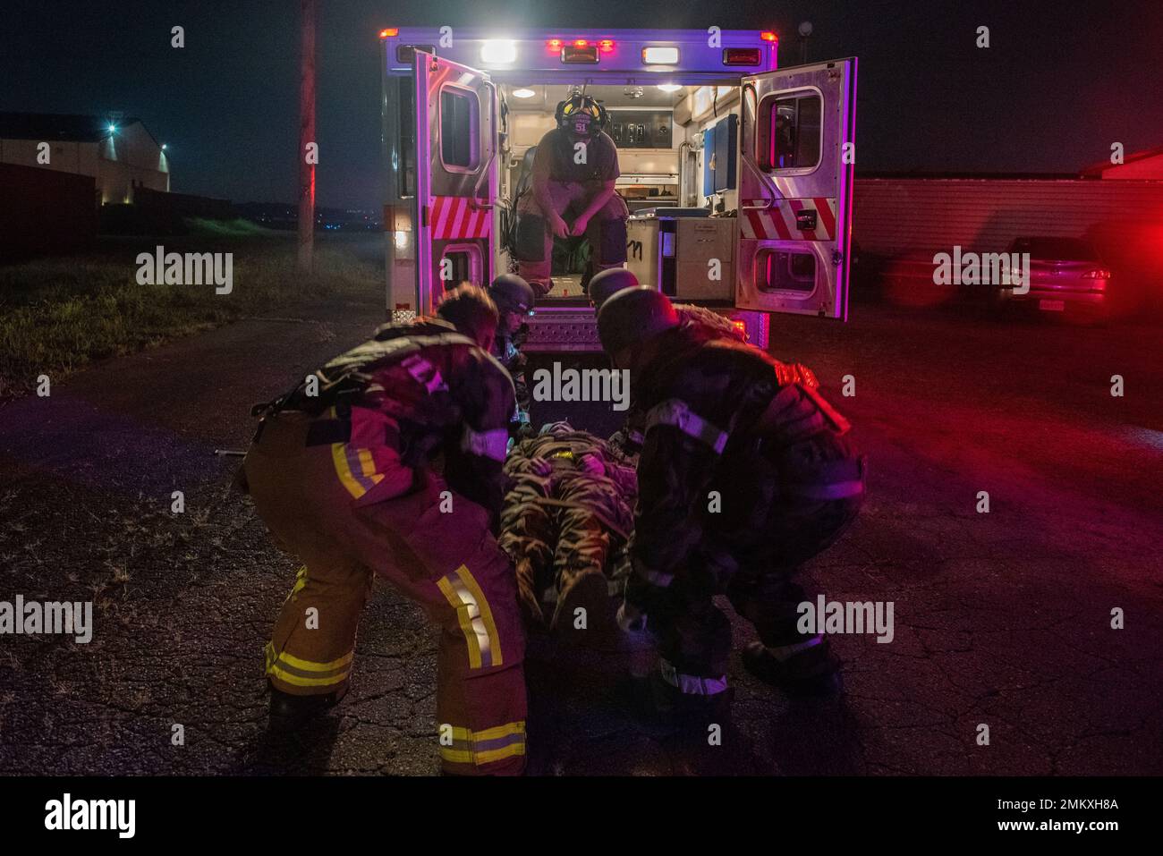 Field response team hi-res stock photography and images - Alamy