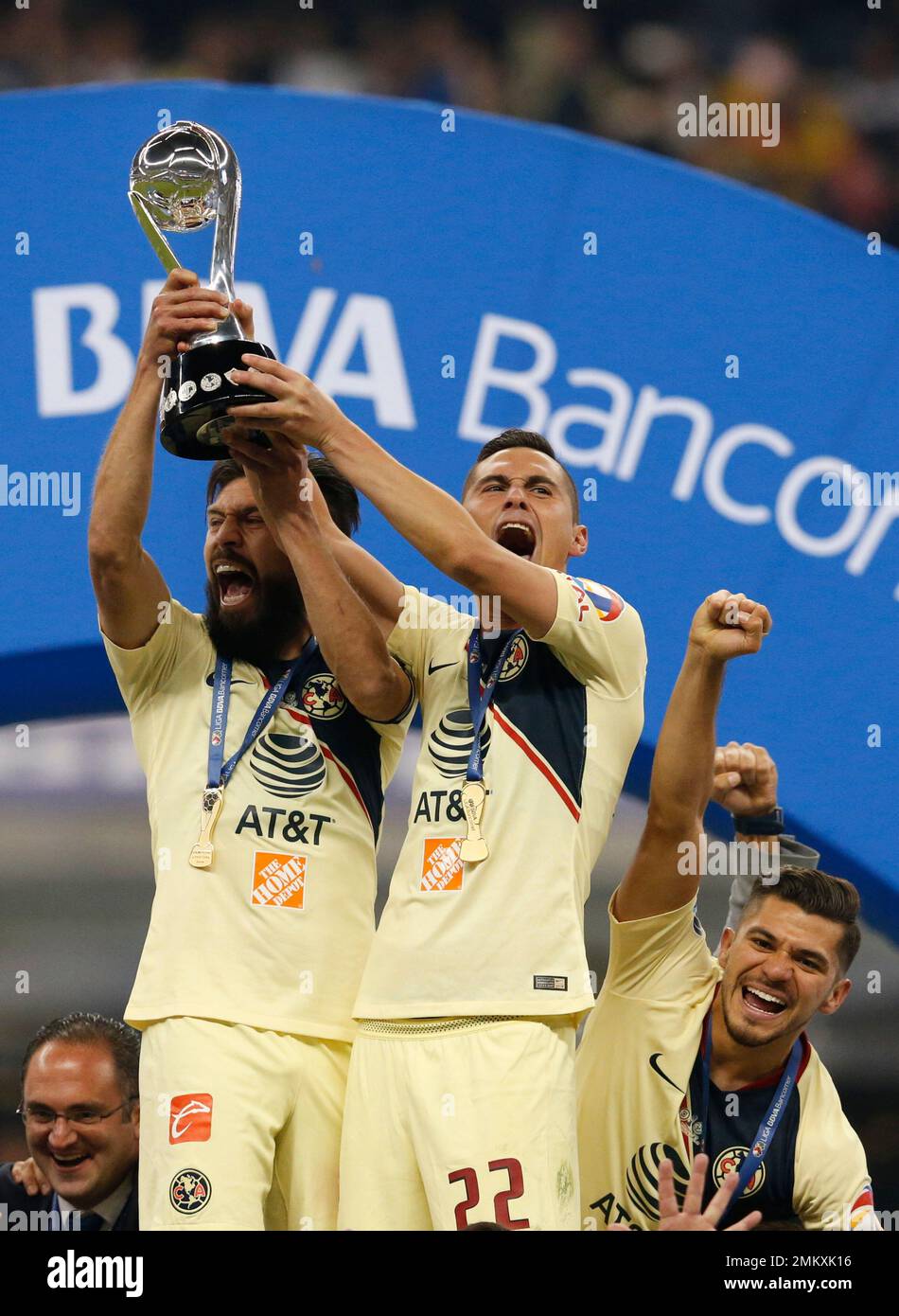 America's Paul Aguilar, center, and Uribe Peralta, left, hold their ...