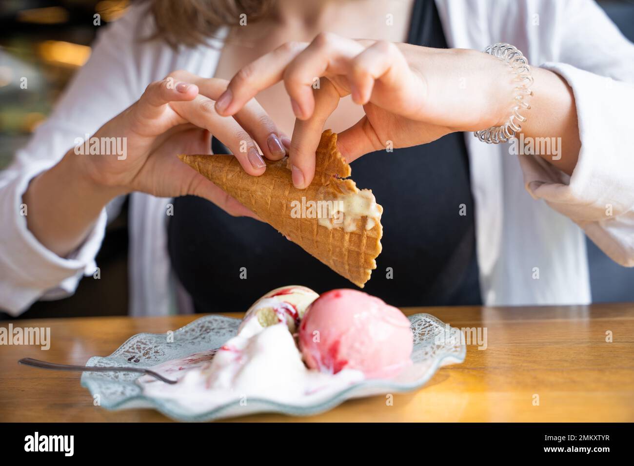 Icecream hands hi-res stock photography and images - Alamy