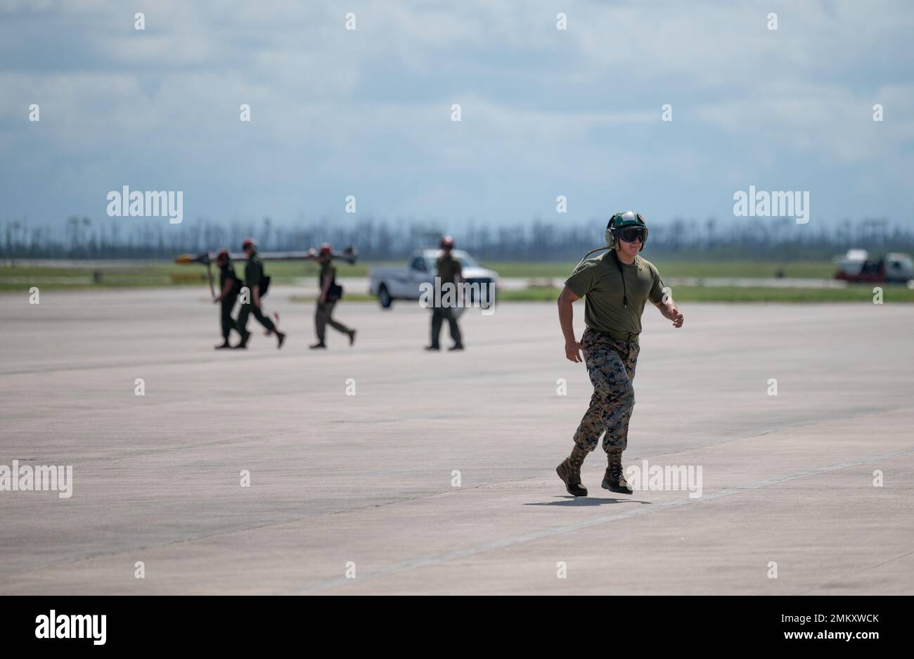 A U.S. Marine with Marine Fighter Attack Squadron 101 (VMFAT-101 ...