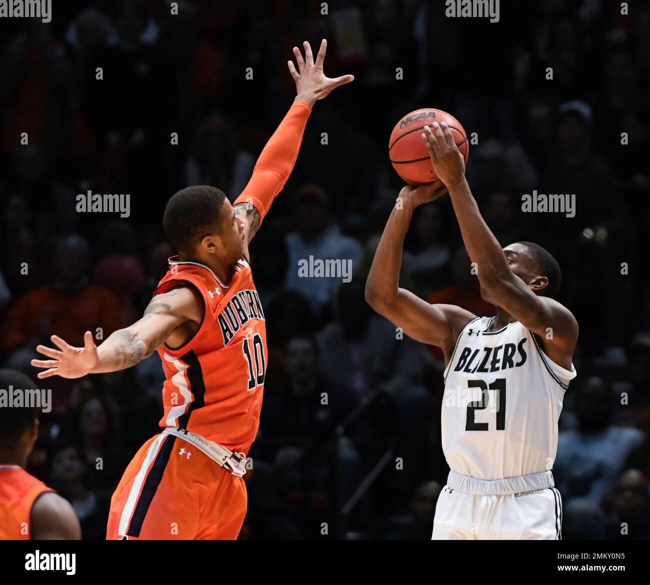 Auburn guard Samir Doughty (10) defends a 3-point shot by UAB guard ...