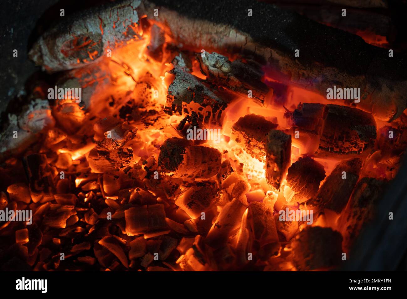 close up photo of a burning fire Stock Photo - Alamy