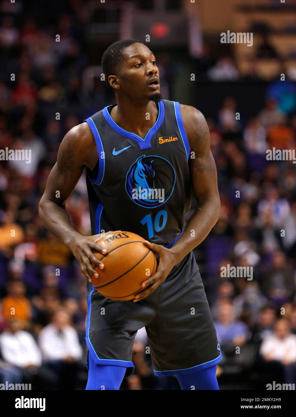 Dallas Mavericks forward Dorian Finney-Smith (10) in the first half ...