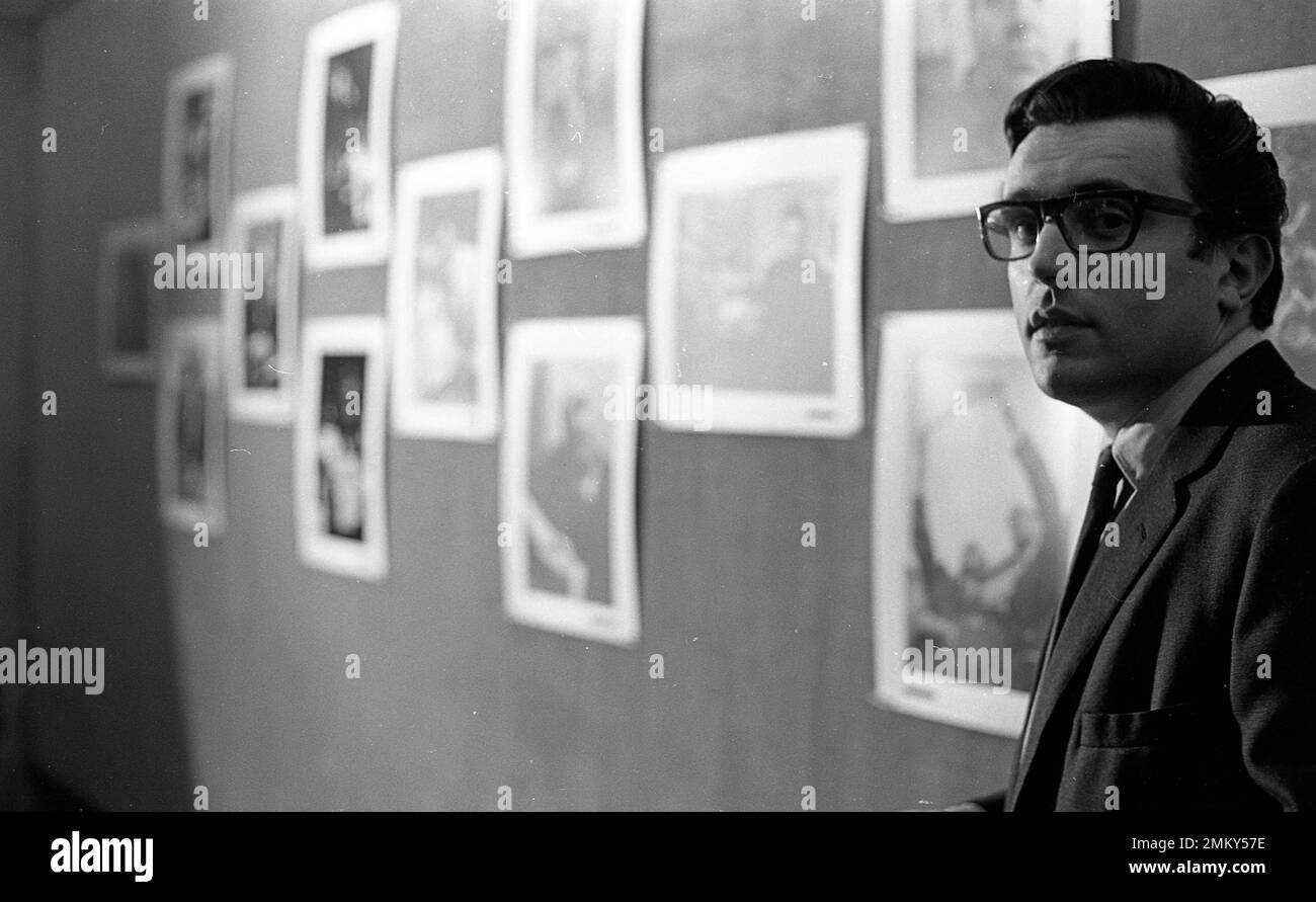 Argentine photojournalist Eduardo Comesaña at his own Fotos Poco ...