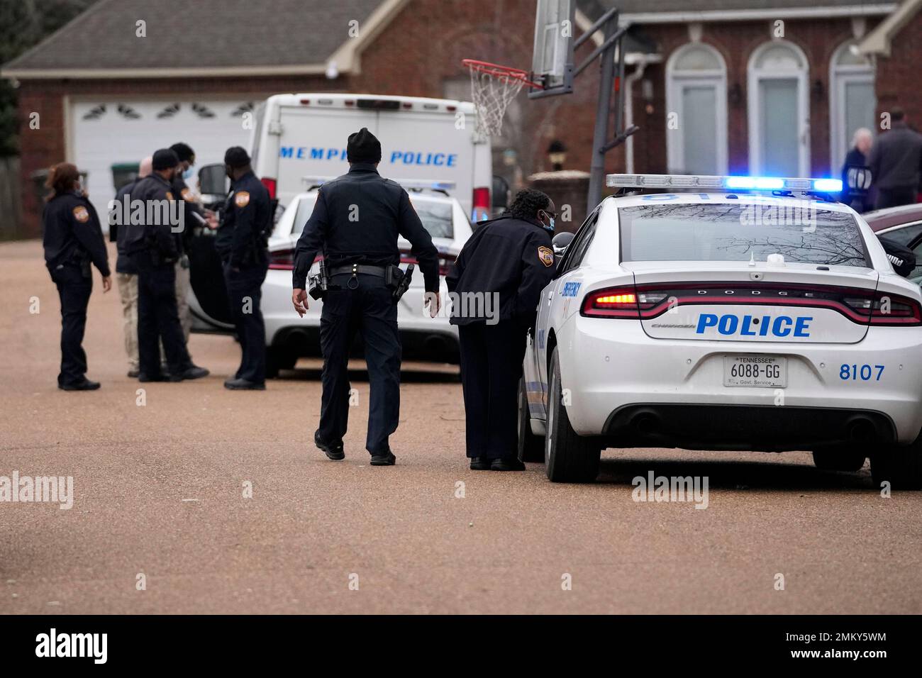 Members of the Memphis Police Department work a crime scene in Memphis ...