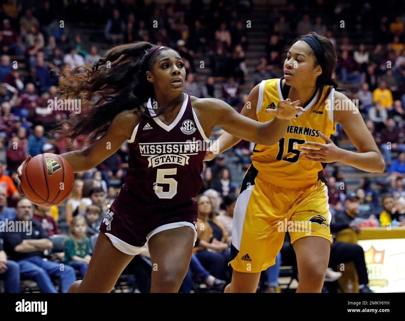 Mississippi State forward Anriel Howard (5) dribbles up court past ...
