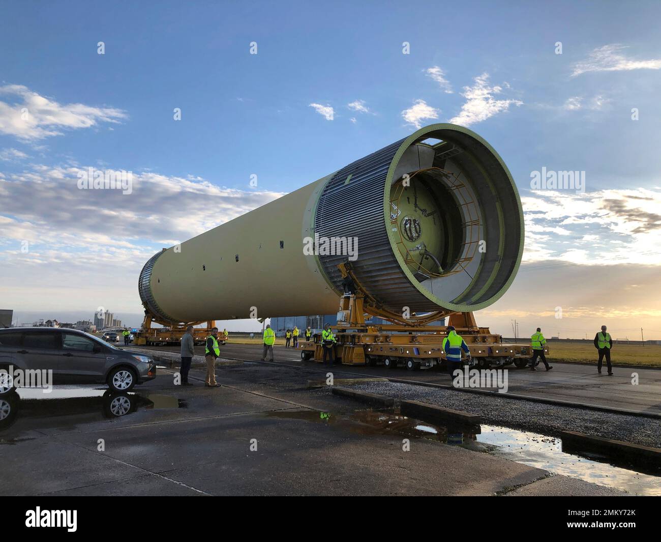 NASA is moving a massive liquid hydrogen tank to Huntsville, Alabama ...