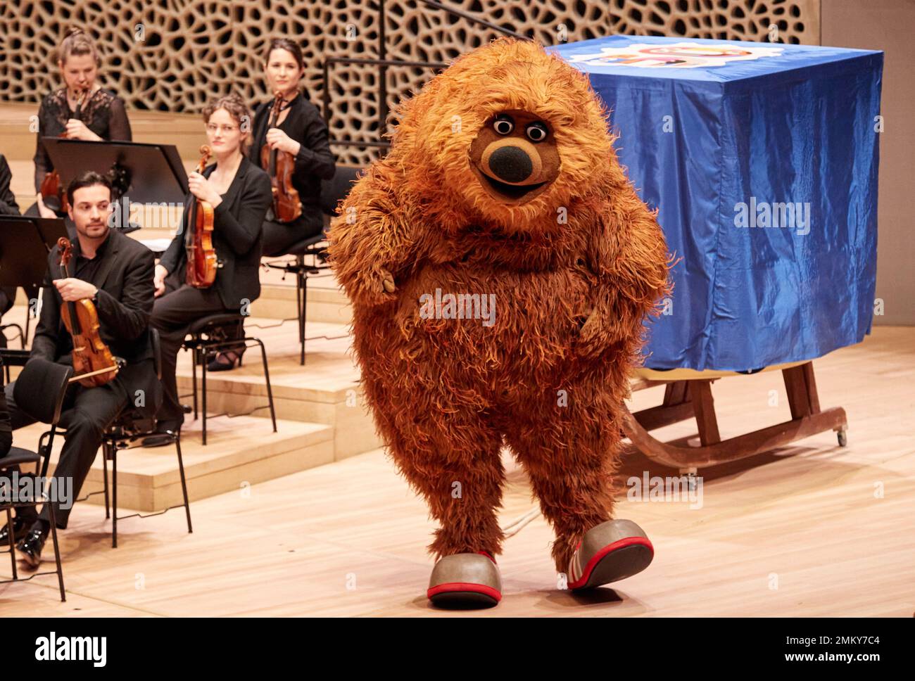 Hamburg, Germany. 28th Jan, 2023. Samson from "Sesame Street" is on ...