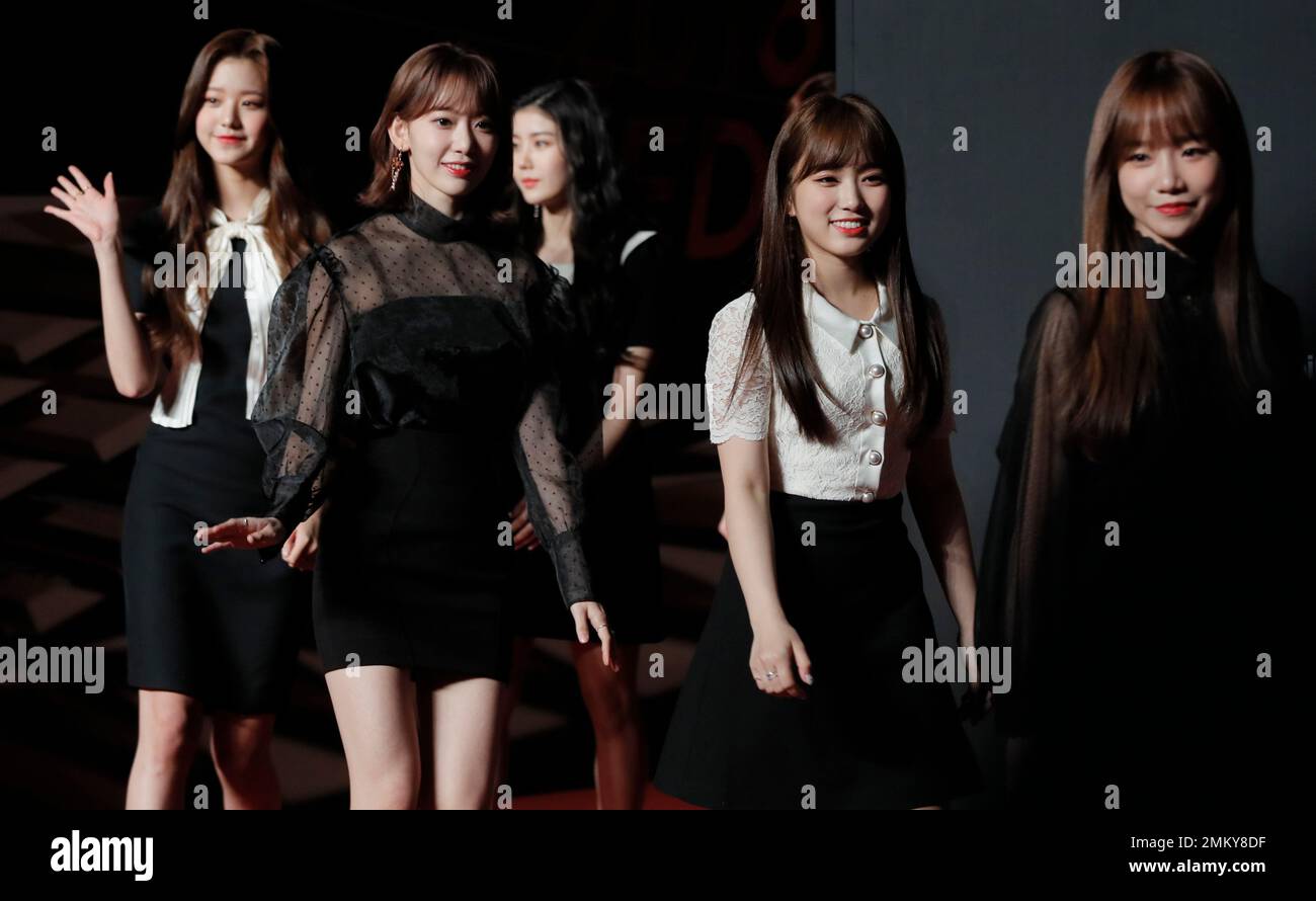 Members of South Korean music band IZ*ONE pose for photos on the red ...