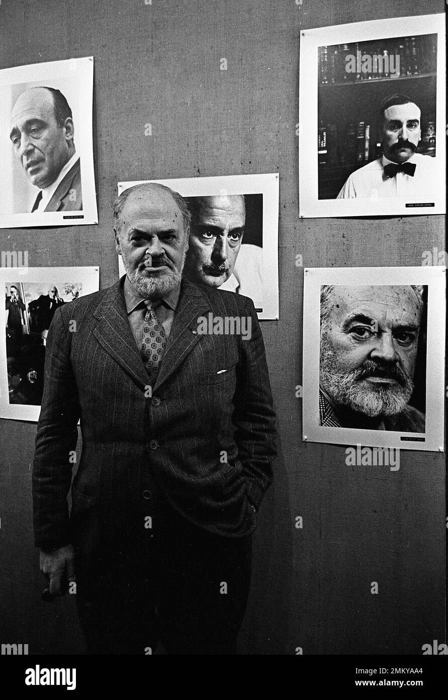 Argentine historian José María Rosa at the "Fotos Poco Conocidas de ...