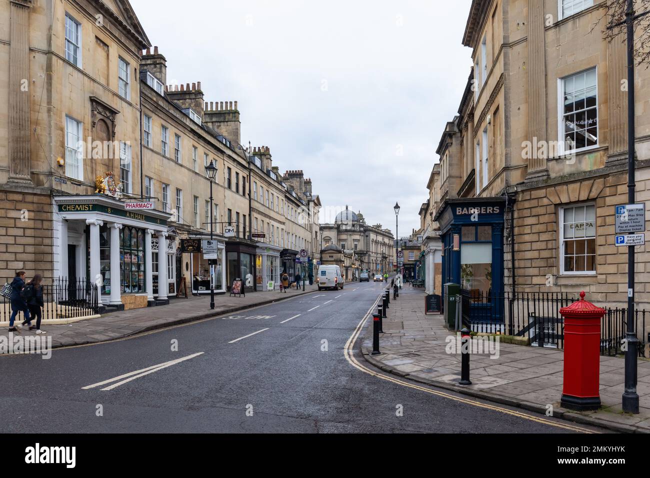 Argyle Street and Pulteney Bridge street filled with shops, City of ...