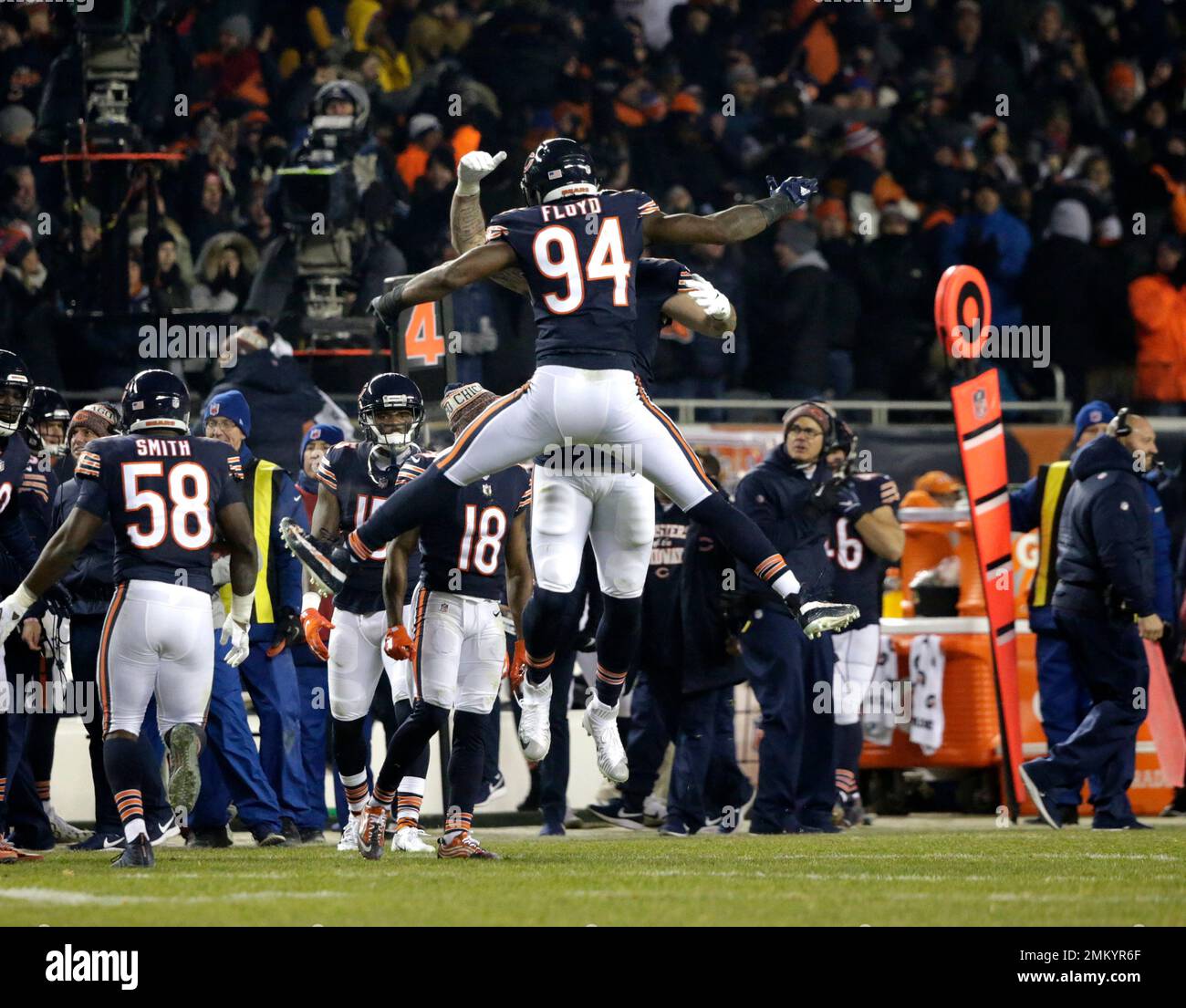 Chicago Bears outside linebacker Leonard Floyd (94) and Chicago Bears ...
