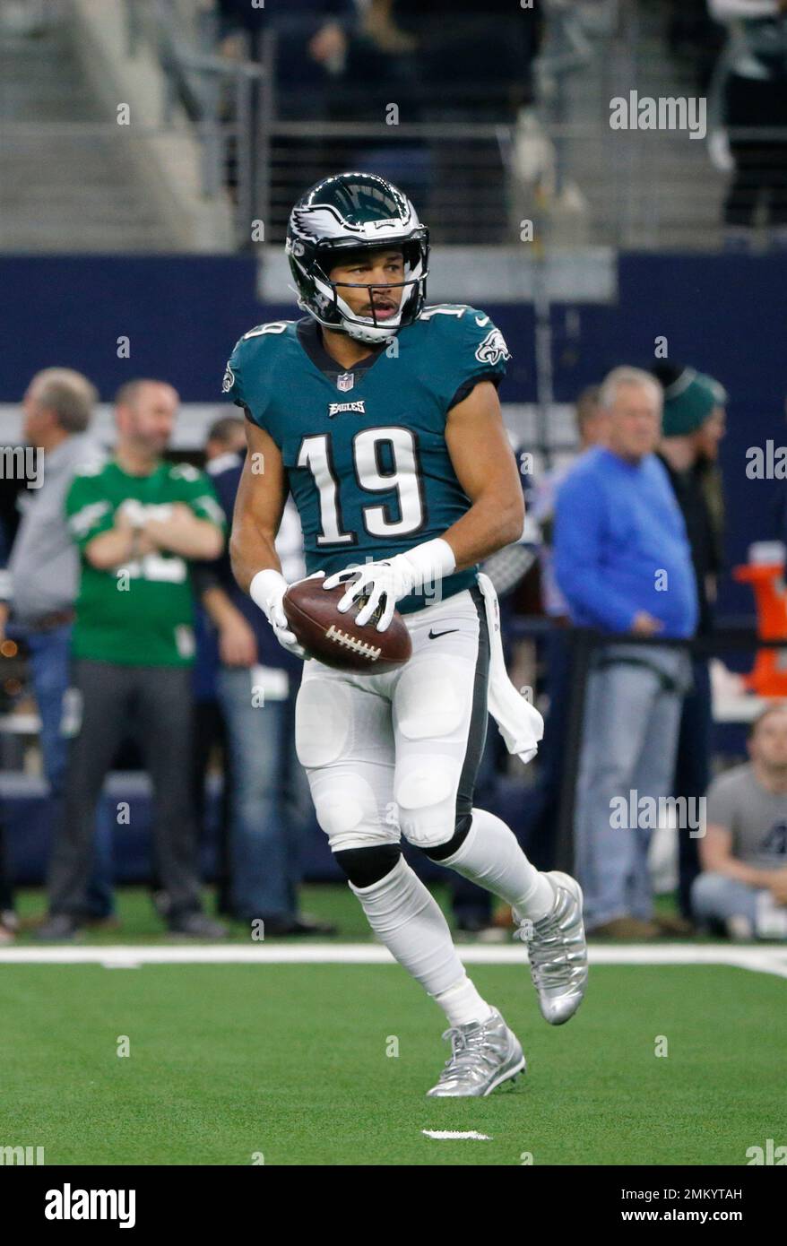 Philadelphia Eagles' Golden Tate (19) jogs across the field during warm ...