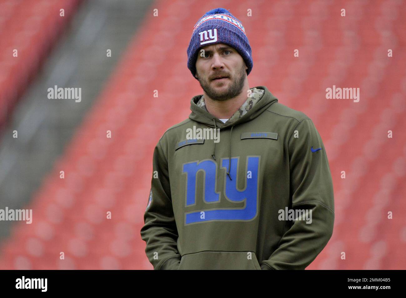 New York Giants tight end Rhett Ellison warms up prior to an NFL ...