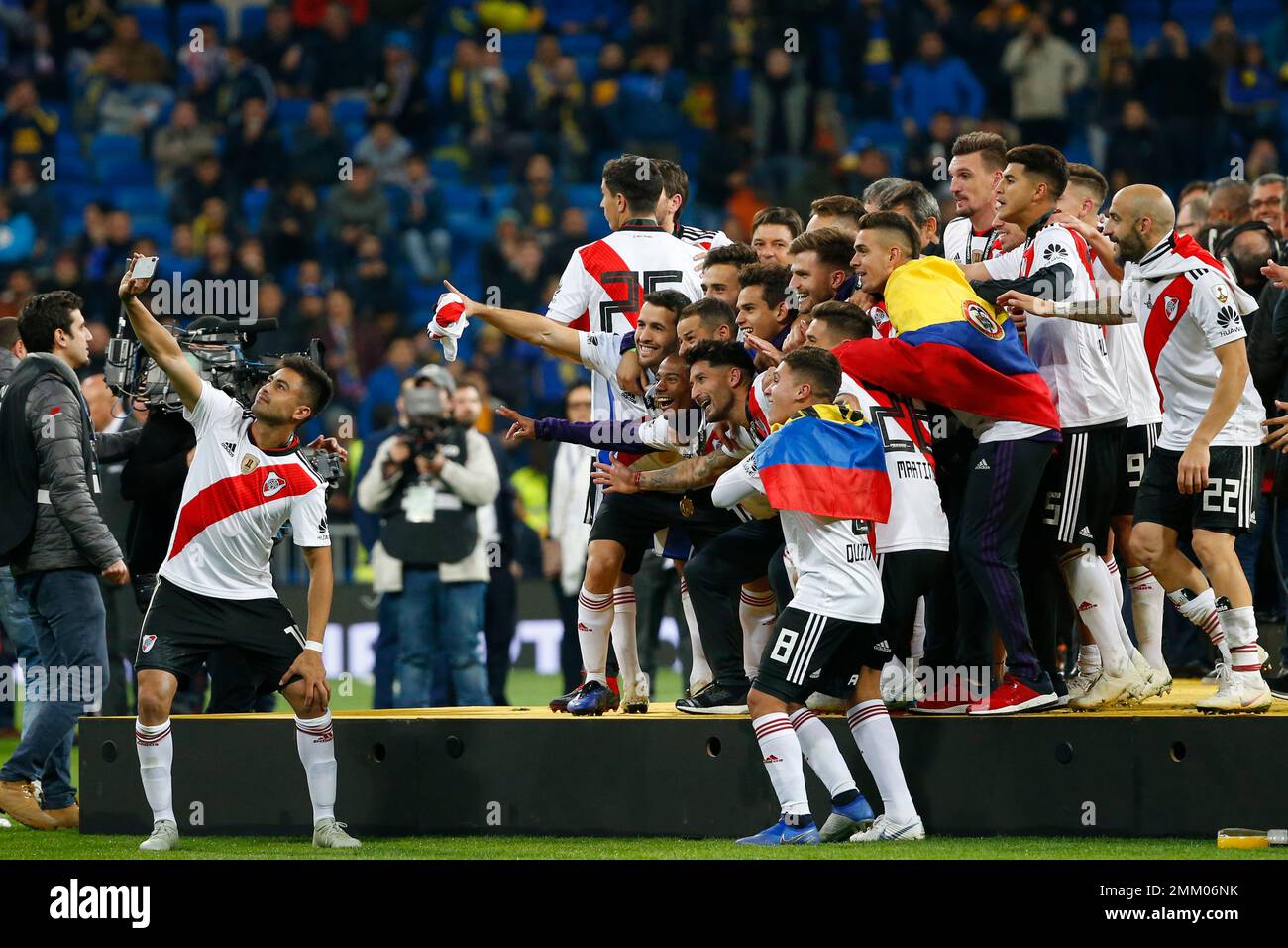 Players of Argentina's River Plate celebrate after beating Argentina's ...