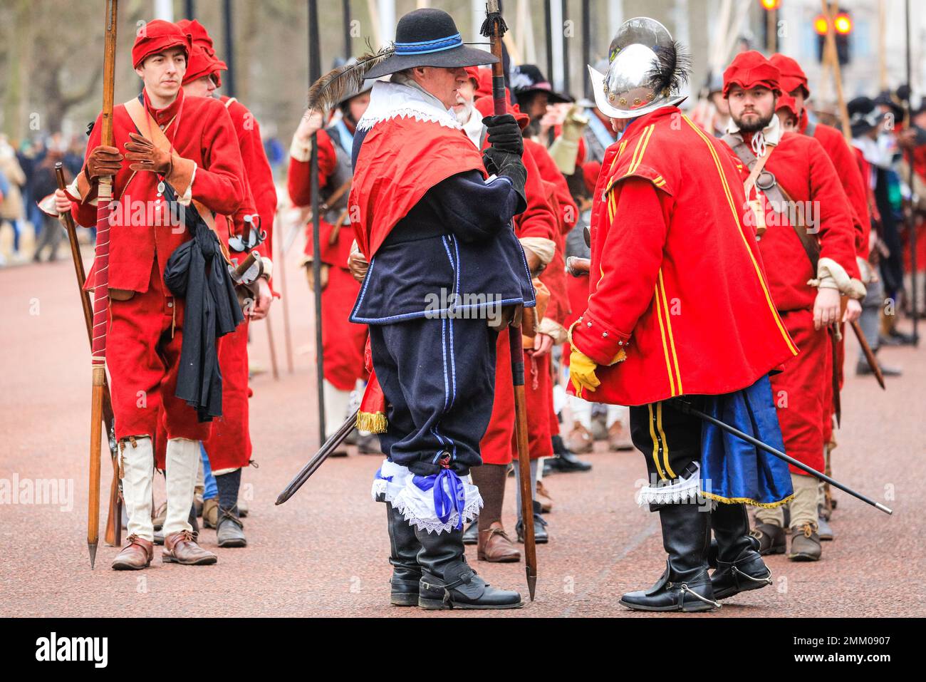 London, UK. 29th Jan, 2023. The soldiers line up on the Mall ...