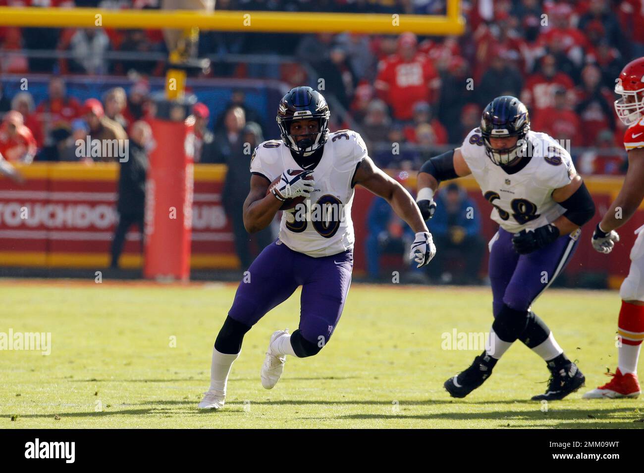 Baltimore Ravens running back Kenneth Dixon (30) runs with the ball ...