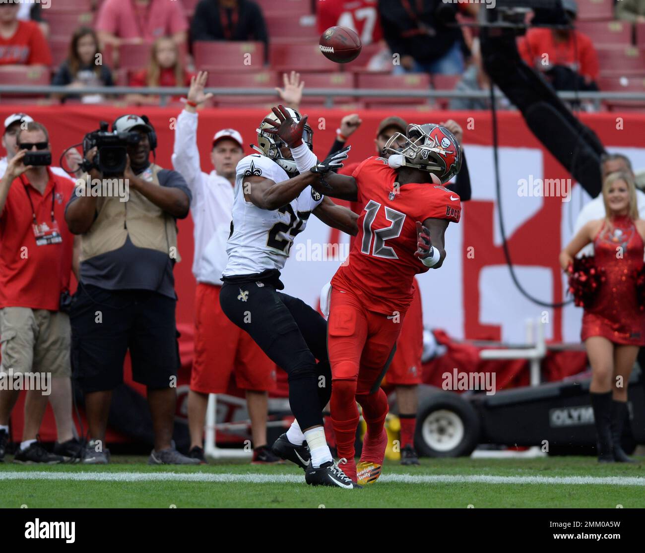 Tampa Bay Buccaneers wide receiver Chris Godwin (12) can't hang onto a ...