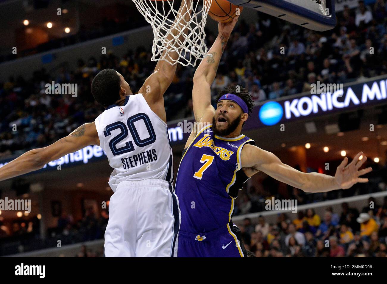 Los Angeles Lakers center JaVale McGee (7) shoots against Memphis ...