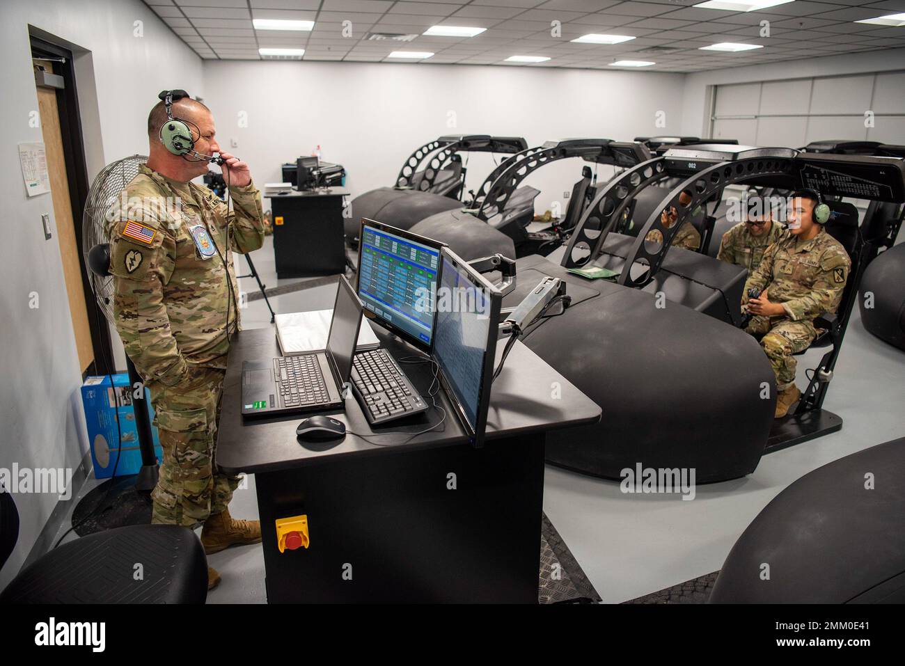 U.S. Army Staff Sgt. Matthew Ellis, Charlie Company, 1-210th Aviation ...