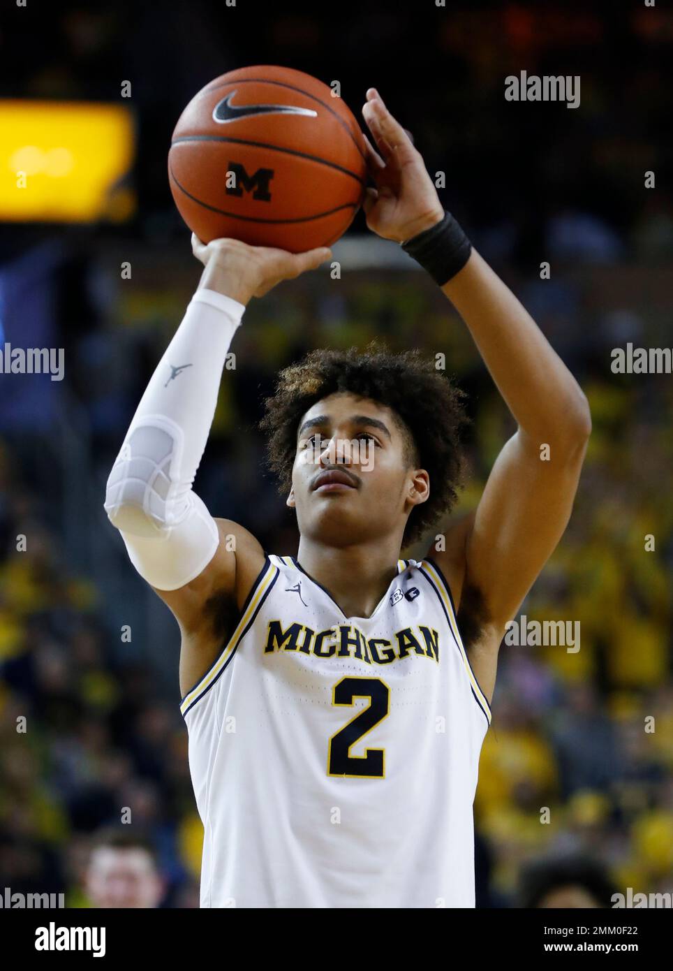 Michigan guard Jordan Poole shoots in the second half of an NCAA ...