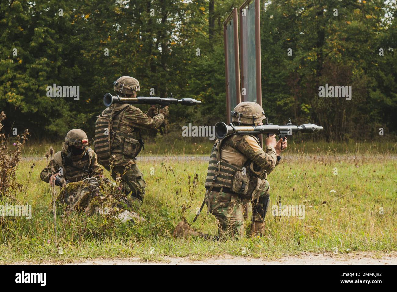 Romanian Soldiers engage U.S. Army Soldiers assigned to 1st Battalion ...