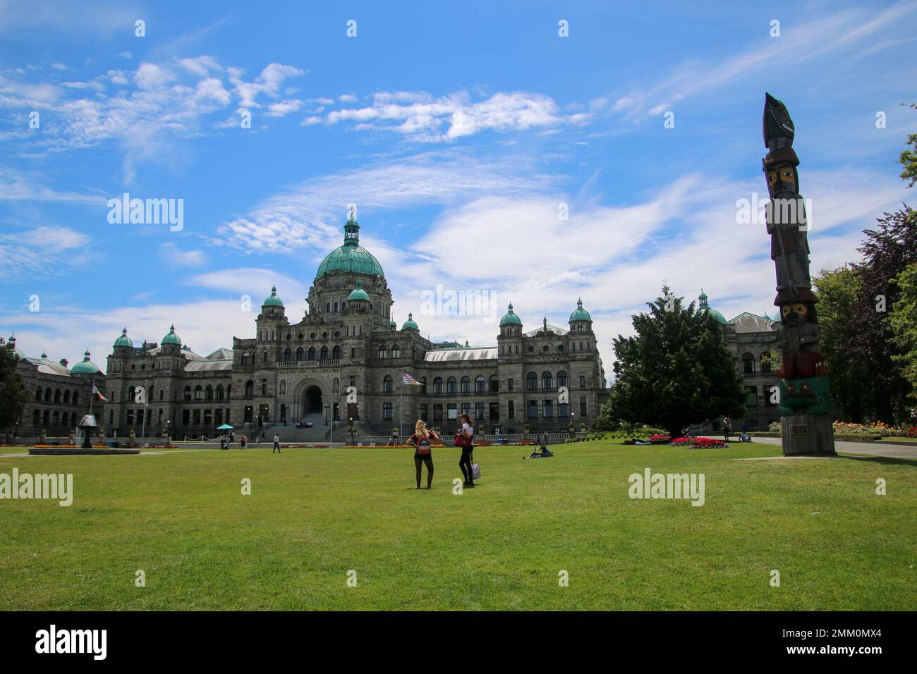 The War Memorial Cenotaph outside the British Columbia Parliament ...