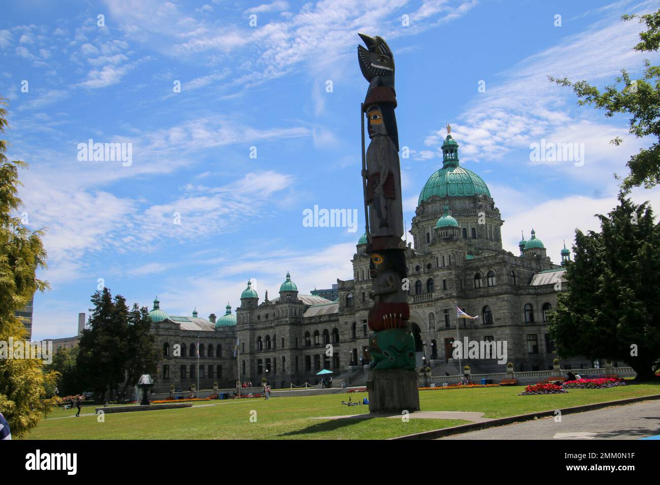 The War Memorial Cenotaph outside the British Columbia Parliament ...
