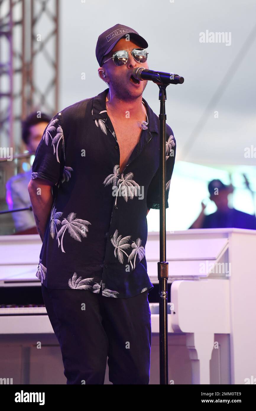 HALLANDALE BEACH FL - JANUARY 28: Ryan Tedder of OneRepublic performs ...