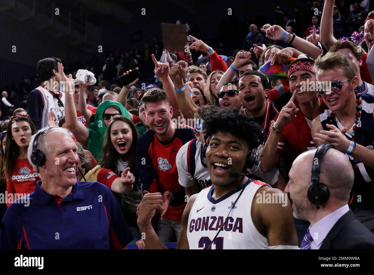 ESPN announcers Bill Walton, left, and Dave Pasch, right, interview ...