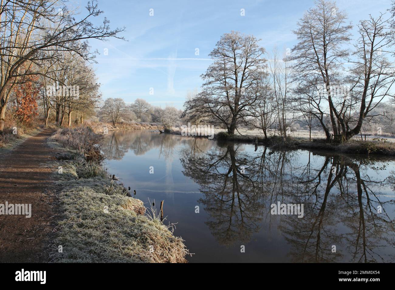 A still River Wey on a cold frosty morning, Surrey, UK Stock Photo - Alamy